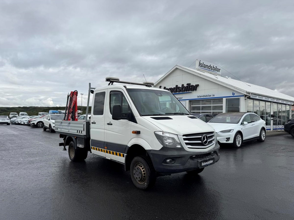 Mercedes Benz Sprinter 4x4 með krana. Ár - Bændablaðið